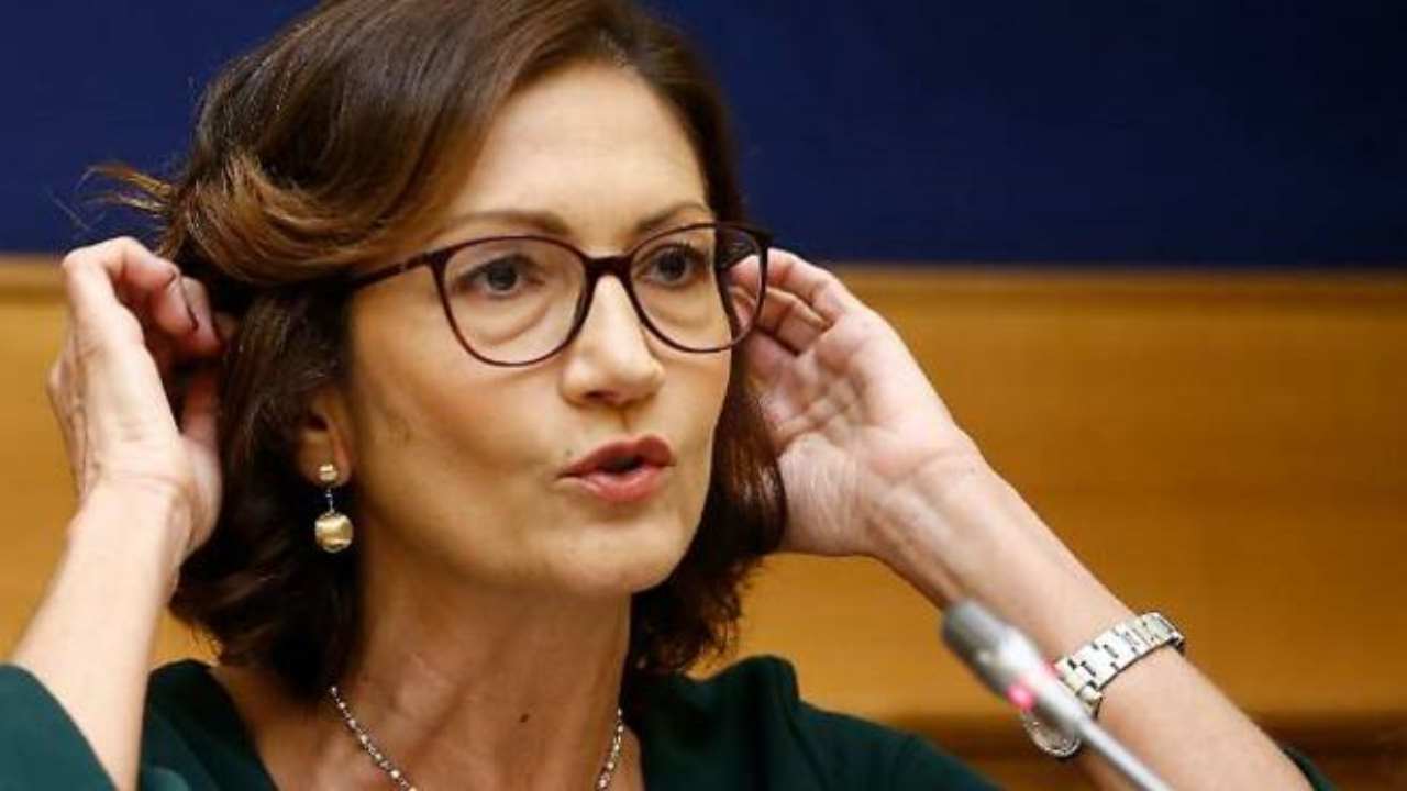 Maria Stella Gelmini età, carriera, marito, figli, stipendio: tutto ...